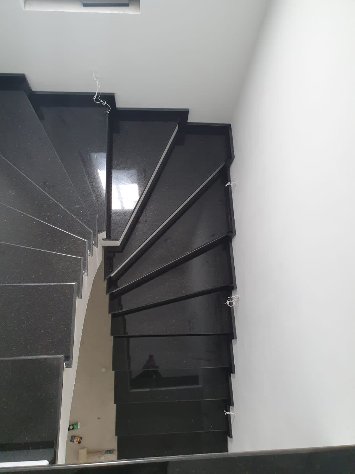 Granit Negru Galaxy. La Comanda prelucram blaturi, scari si glafuri