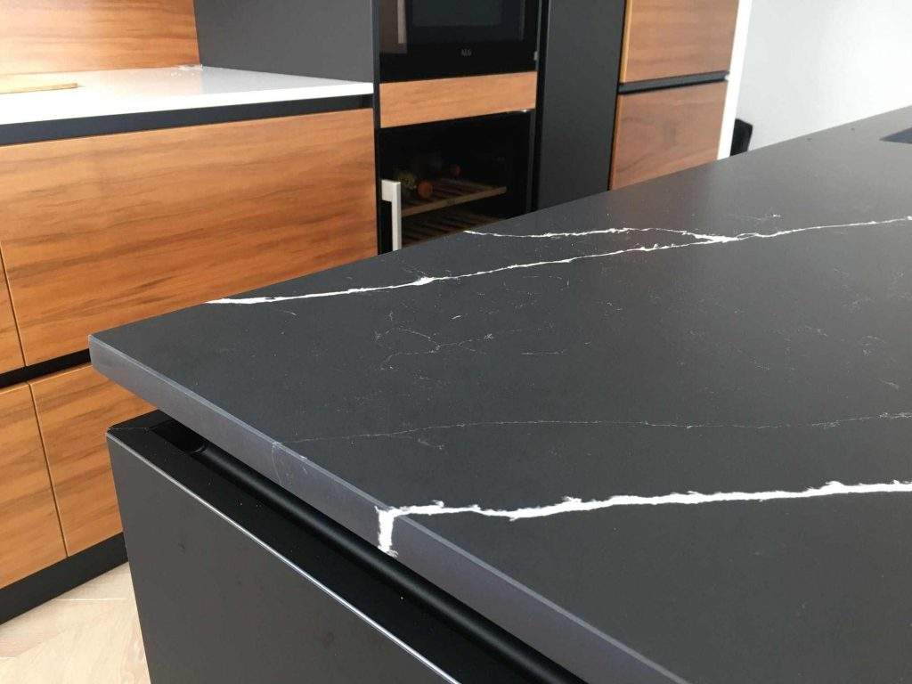 Blaturi bucatarie quartz compozit in Sibiu.Prelucram si montam blat baie